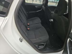 Balts Volvo V40 2014 Kauņa, ar dzinēja tilpumu 1.56 L un nobraukumu 260 tūkst. km par 4950 €, foto 32 vietnē AUTOMOTO.COM.LV