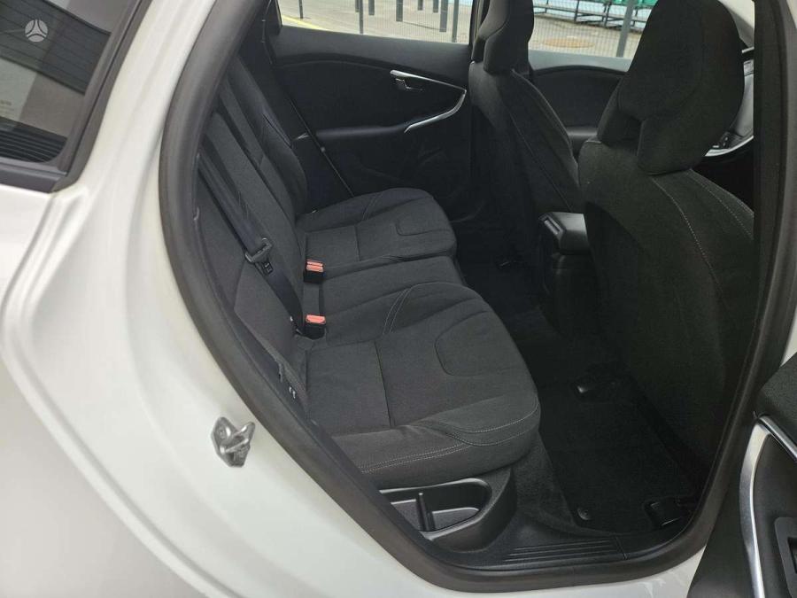 Balts Volvo V40 2014 Kauņa, ar dzinēja tilpumu 1.56 L un nobraukumu 260 tūkst. km par 4950 €, foto 32 vietnē AUTOMOTO.COM.LV