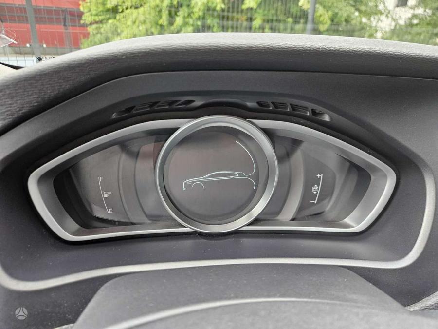 Balts Volvo V40 2014 Kauņa, ar dzinēja tilpumu 1.56 L un nobraukumu 260 tūkst. km par 4950 €, foto 33 vietnē AUTOMOTO.COM.LV
