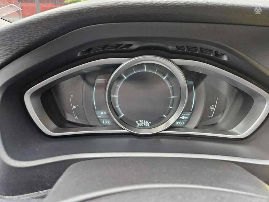 Balts Volvo V40 2014 Kauņa, ar dzinēja tilpumu 1.56 L un nobraukumu 260 tūkst. km par 4950 €, foto 34 vietnē AUTOMOTO.COM.LV