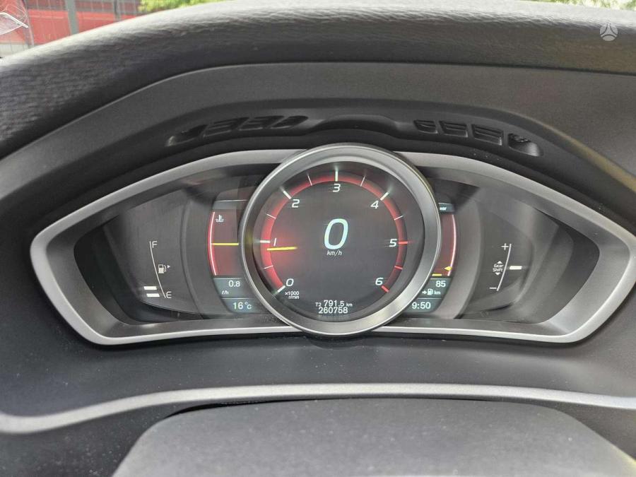 Balts Volvo V40 2014 Kauņa, ar dzinēja tilpumu 1.56 L un nobraukumu 260 tūkst. km par 4950 €, foto 35 vietnē AUTOMOTO.COM.LV
