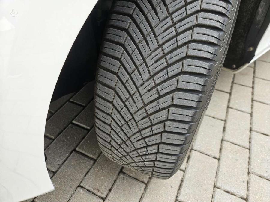 Balts Volvo V40 2014 Kauņa, ar dzinēja tilpumu 1.56 L un nobraukumu 260 tūkst. km par 4950 €, foto 38 vietnē AUTOMOTO.COM.LV