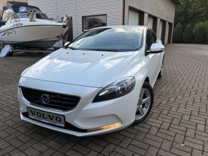 White Volvo V40 2014 in Siauliai, with an engine capacity of 1.56 L and mileage of 200 thousand km for 5700 €, photo 4 on AUTOMOTO.COM.LV