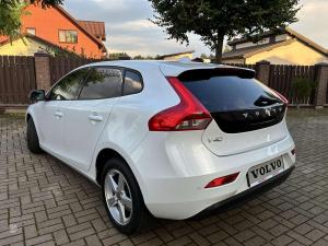White Volvo V40 2014 in Siauliai, with an engine capacity of 1.56 L and mileage of 200 thousand km for 5700 €, photo 5 on AUTOMOTO.COM.LV