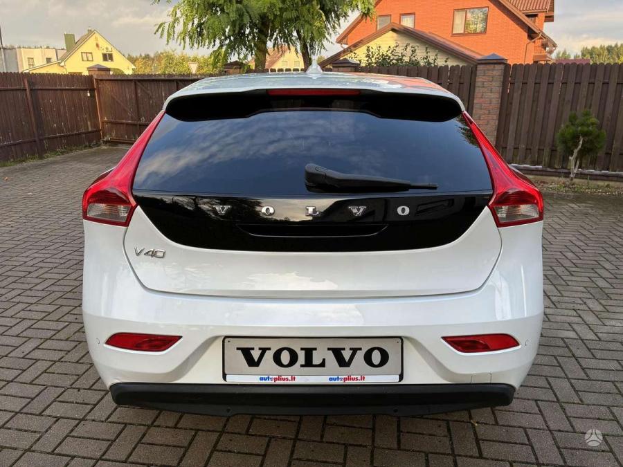 White Volvo V40 2014 in Siauliai, with an engine capacity of 1.56 L and mileage of 200 thousand km for 5700 €, photo 6 on AUTOMOTO.COM.LV