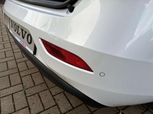 White Volvo V40 2014 in Siauliai, with an engine capacity of 1.56 L and mileage of 200 thousand km for 5700 €, photo 9 on AUTOMOTO.COM.LV
