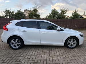 White Volvo V40 2014 in Siauliai, with an engine capacity of 1.56 L and mileage of 200 thousand km for 5700 €, photo 10 on AUTOMOTO.COM.LV