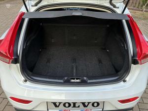 White Volvo V40 2014 in Siauliai, with an engine capacity of 1.56 L and mileage of 200 thousand km for 5700 €, photo 17 on AUTOMOTO.COM.LV