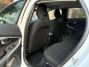 White Volvo V40 2014 in Siauliai, with an engine capacity of 1.56 L and mileage of 200 thousand km for 5700 €, photo 18 on AUTOMOTO.COM.LV