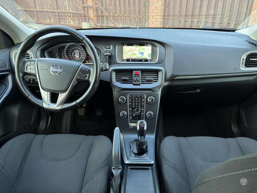 White Volvo V40 2014 in Siauliai, with an engine capacity of 1.56 L and mileage of 200 thousand km for 5700 €, photo 20 on AUTOMOTO.COM.LV