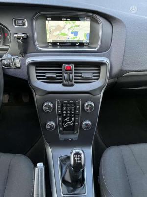White Volvo V40 2014 in Siauliai, with an engine capacity of 1.56 L and mileage of 200 thousand km for 5700 €, photo 21 on AUTOMOTO.COM.LV