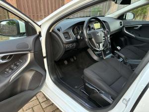White Volvo V40 2014 in Siauliai, with an engine capacity of 1.56 L and mileage of 200 thousand km for 5700 €, photo 24 on AUTOMOTO.COM.LV