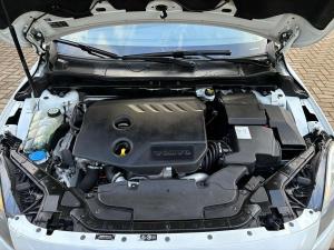 White Volvo V40 2014 in Siauliai, with an engine capacity of 1.56 L and mileage of 200 thousand km for 5700 €, photo 27 on AUTOMOTO.COM.LV