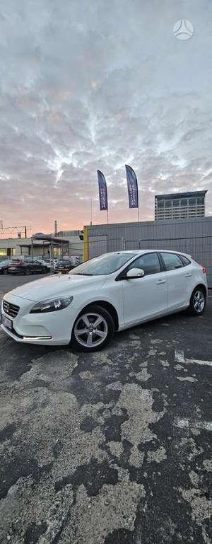 Balts Volvo V40 2014 Viļņa, ar dzinēja tilpumu 1.60 L un nobraukumu 226 tūkst. km par 5500 €, foto  vietnē AUTOMOTO.COM.LV