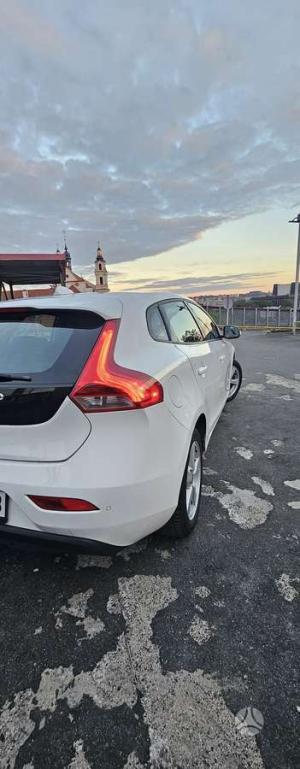 Balts Volvo V40 2014 Viļņa, ar dzinēja tilpumu 1.60 L un nobraukumu 226 tūkst. km par 5500 €, foto 4 vietnē AUTOMOTO.COM.LV