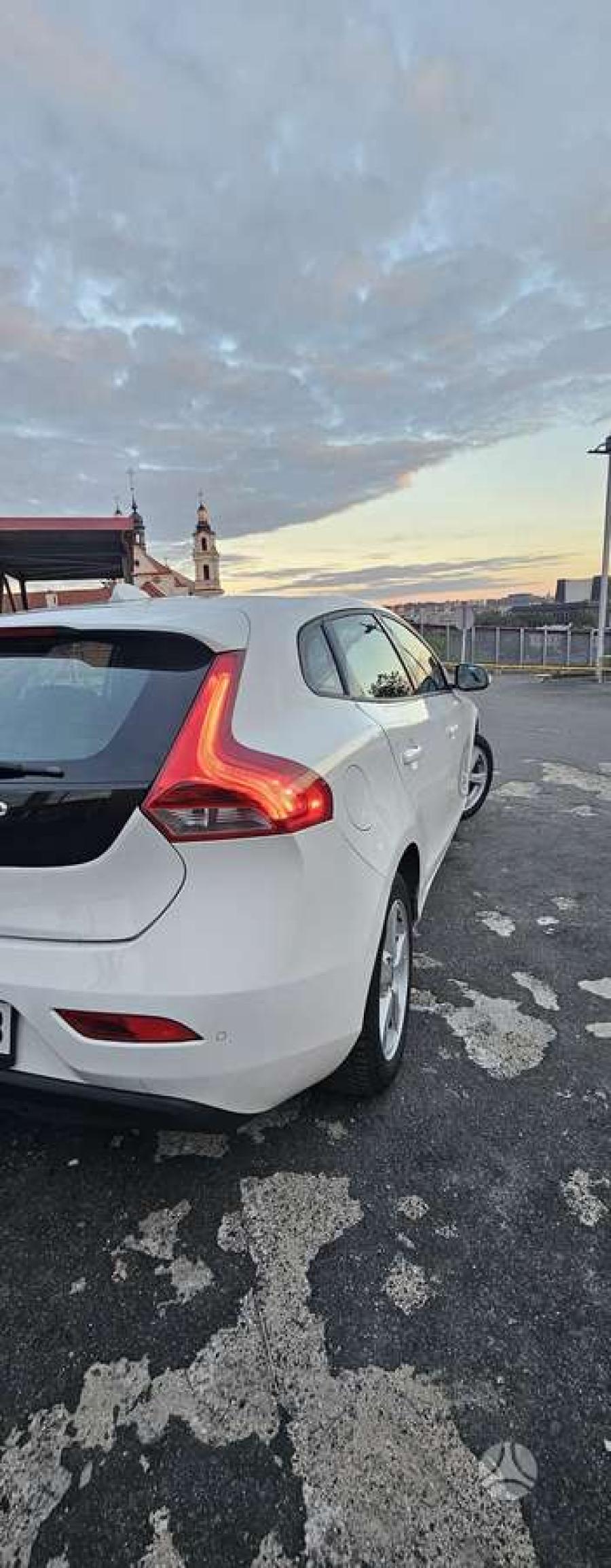 Balts Volvo V40 2014 Viļņa, ar dzinēja tilpumu 1.60 L un nobraukumu 226 tūkst. km par 5500 €, foto 4 vietnē AUTOMOTO.COM.LV