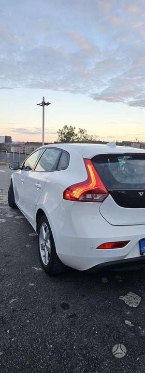 Balts Volvo V40 2014 Viļņa, ar dzinēja tilpumu 1.60 L un nobraukumu 226 tūkst. km par 5500 €, foto 5 vietnē AUTOMOTO.COM.LV