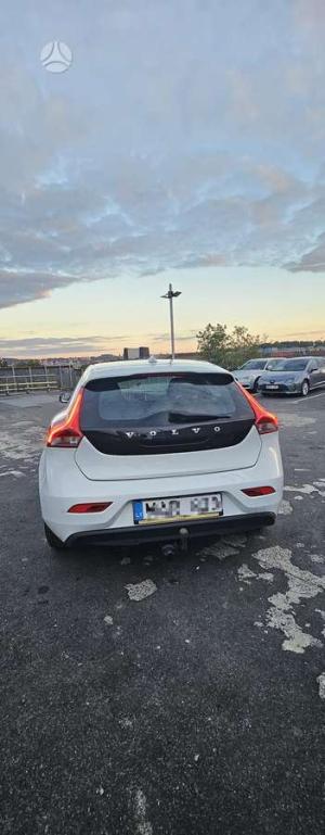 Balts Volvo V40 2014 Viļņa, ar dzinēja tilpumu 1.60 L un nobraukumu 226 tūkst. km par 5500 €, foto 6 vietnē AUTOMOTO.COM.LV