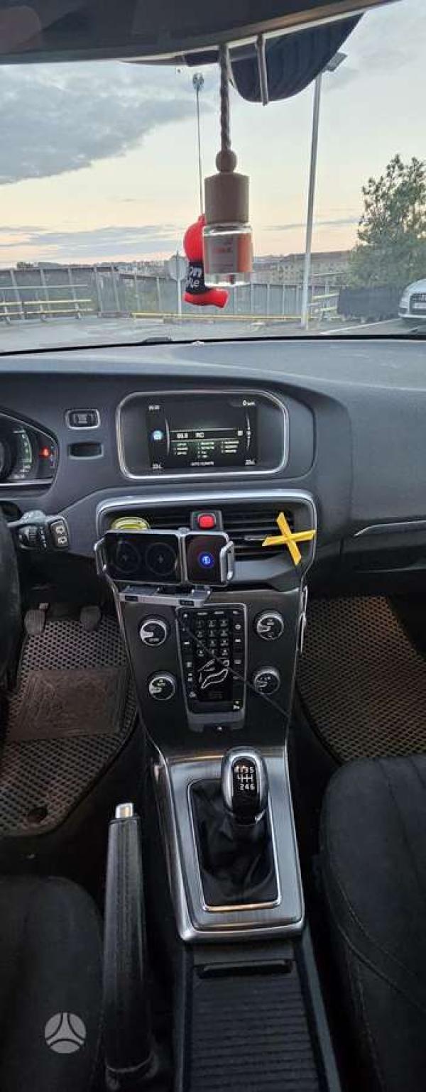 Balts Volvo V40 2014 Viļņa, ar dzinēja tilpumu 1.60 L un nobraukumu 226 tūkst. km par 5500 €, foto 7 vietnē AUTOMOTO.COM.LV