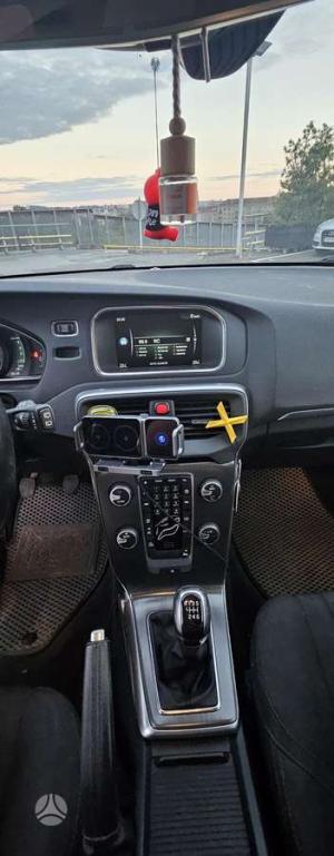 Balts Volvo V40 2014 Viļņa, ar dzinēja tilpumu 1.60 L un nobraukumu 226 tūkst. km par 5500 €, foto 7 vietnē AUTOMOTO.COM.LV