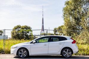 White Volvo V40 2014 in Riga, with an engine capacity of 2.00 L and mileage of 270 thousand km for 6790 €, photo 5 on AUTOMOTO.COM.LV