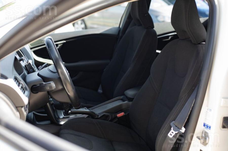 White Volvo V40 2014 in Riga, with an engine capacity of 2.00 L and mileage of 270 thousand km for 6790 €, photo 12 on AUTOMOTO.COM.LV