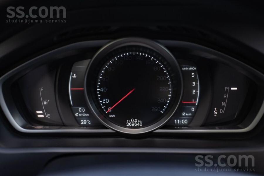 White Volvo V40 2014 in Riga, with an engine capacity of 2.00 L and mileage of 270 thousand km for 6790 €, photo 18 on AUTOMOTO.COM.LV