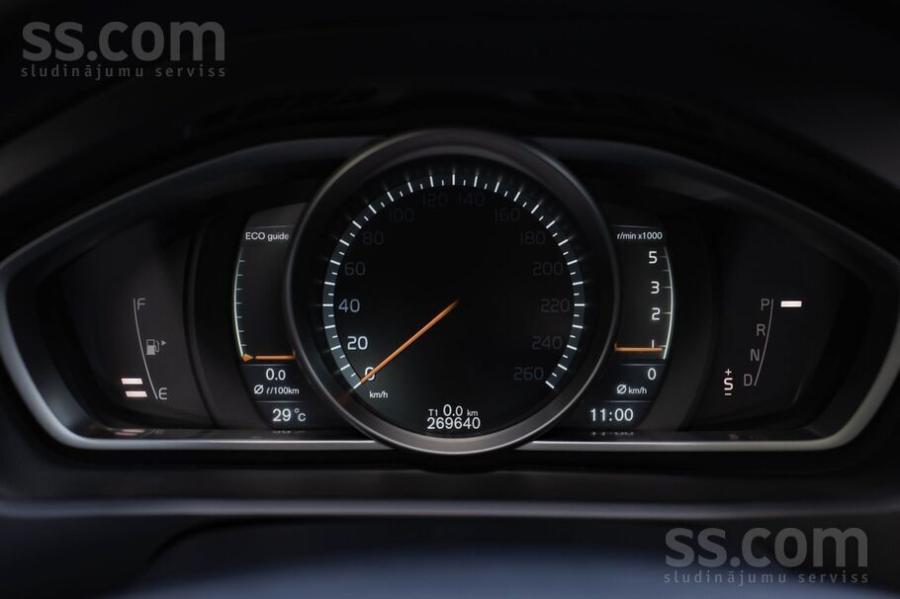 White Volvo V40 2014 in Riga, with an engine capacity of 2.00 L and mileage of 270 thousand km for 6790 €, photo 19 on AUTOMOTO.COM.LV