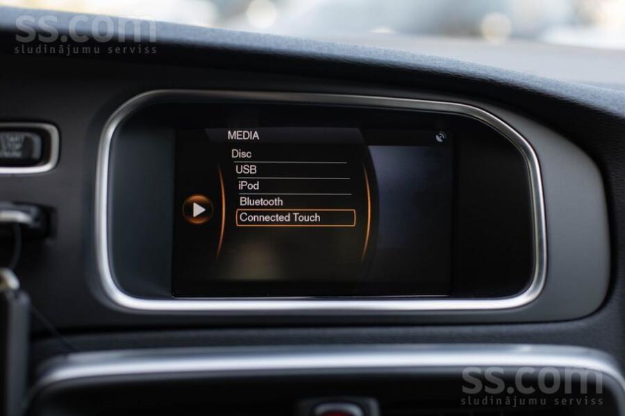 White Volvo V40 2014 in Riga, with an engine capacity of 2.00 L and mileage of 270 thousand km for 6790 €, photo 21 on AUTOMOTO.COM.LV