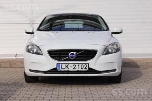 White Volvo V40 2014 in Riga, with an engine capacity of 1.60 L and mileage of 291 thousand km for 5995 €, photo 4 on AUTOMOTO.COM.LV