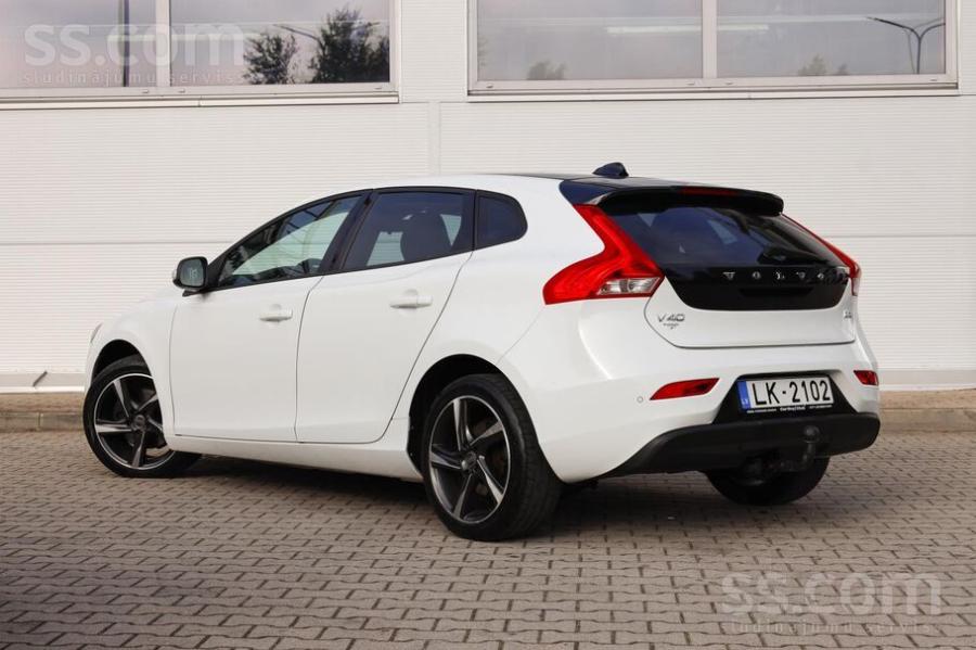 White Volvo V40 2014 in Riga, with an engine capacity of 1.60 L and mileage of 291 thousand km for 5995 €, photo 6 on AUTOMOTO.COM.LV