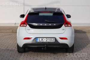 White Volvo V40 2014 in Riga, with an engine capacity of 1.60 L and mileage of 291 thousand km for 5995 €, photo 7 on AUTOMOTO.COM.LV
