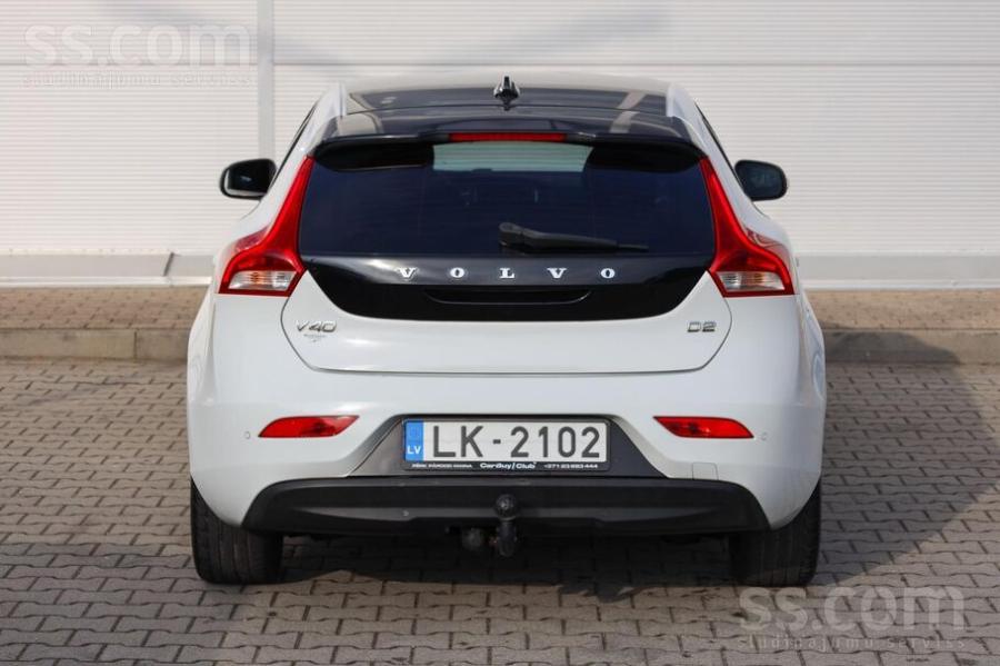 White Volvo V40 2014 in Riga, with an engine capacity of 1.60 L and mileage of 291 thousand km for 5995 €, photo 7 on AUTOMOTO.COM.LV