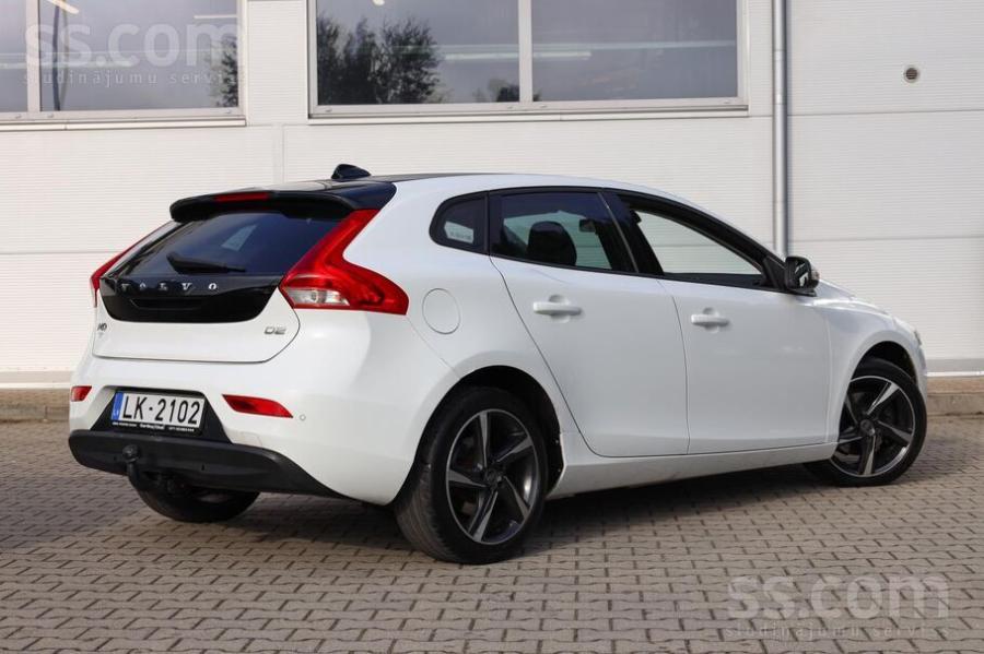 White Volvo V40 2014 in Riga, with an engine capacity of 1.60 L and mileage of 291 thousand km for 5995 €, photo 8 on AUTOMOTO.COM.LV