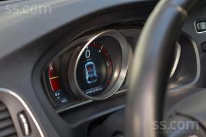 White Volvo V40 2014 in Riga, with an engine capacity of 1.60 L and mileage of 291 thousand km for 5995 €, photo 10 on AUTOMOTO.COM.LV