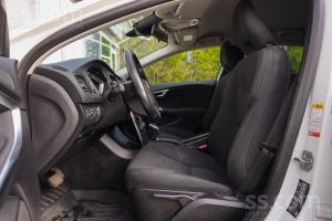 White Volvo V40 2014 in Riga, with an engine capacity of 1.60 L and mileage of 291 thousand km for 5995 €, photo 12 on AUTOMOTO.COM.LV
