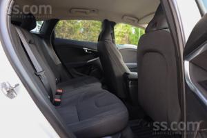 White Volvo V40 2014 in Riga, with an engine capacity of 1.60 L and mileage of 291 thousand km for 5995 €, photo 14 on AUTOMOTO.COM.LV