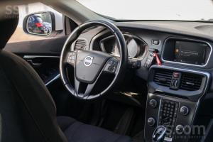 White Volvo V40 2014 in Riga, with an engine capacity of 1.60 L and mileage of 291 thousand km for 5995 €, photo 17 on AUTOMOTO.COM.LV