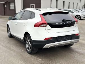 White Volvo V40 2015 in Telschi, with an engine capacity of 1.97 L and mileage of 248 thousand km for 7900 €, photo 4 on AUTOMOTO.COM.LV