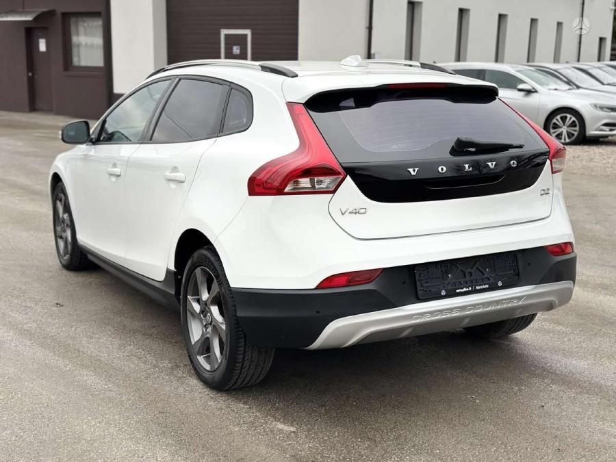 White Volvo V40 2015 in Telschi, with an engine capacity of 1.97 L and mileage of 248 thousand km for 7900 €, photo 4 on AUTOMOTO.COM.LV
