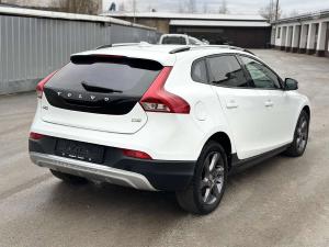 White Volvo V40 2015 in Telschi, with an engine capacity of 1.97 L and mileage of 248 thousand km for 7900 €, photo 5 on AUTOMOTO.COM.LV