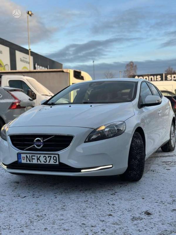 Balts Volvo V40 2015 Kauņa, ar dzinēja tilpumu 1.97 L un nobraukumu 235 tūkst. km par 7999 €, foto 1 vietnē AUTOMOTO.COM.LV