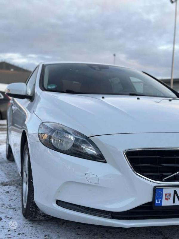 Balts Volvo V40 2015 Kauņa, ar dzinēja tilpumu 1.97 L un nobraukumu 235 tūkst. km par 7999 €, foto 3 vietnē AUTOMOTO.COM.LV