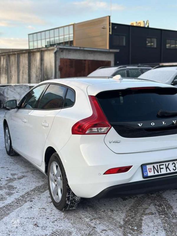 Balts Volvo V40 2015 Kauņa, ar dzinēja tilpumu 1.97 L un nobraukumu 235 tūkst. km par 7999 €, foto 5 vietnē AUTOMOTO.COM.LV