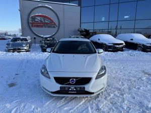 White Volvo V40 2015 in Telschi, with an engine capacity of 1.98 L and mileage of 267 thousand km for 5999 €, photo  on AUTOMOTO.COM.LV