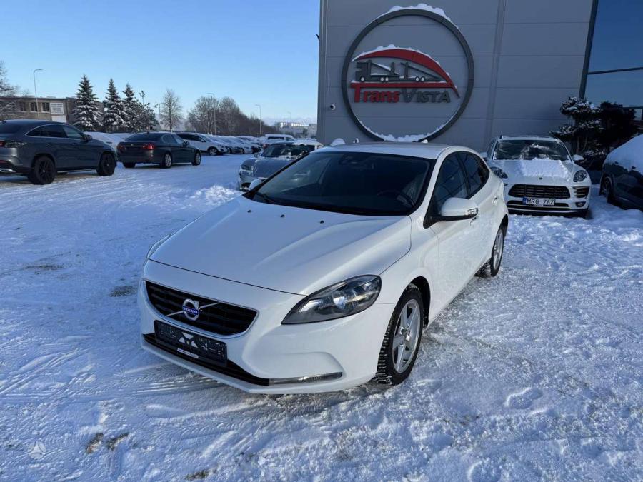 Balts Volvo V40 2015 Telšiai, ar dzinēja tilpumu 1.98 L un nobraukumu 267 tūkst. km par 5999 €, foto 2 vietnē AUTOMOTO.COM.LV