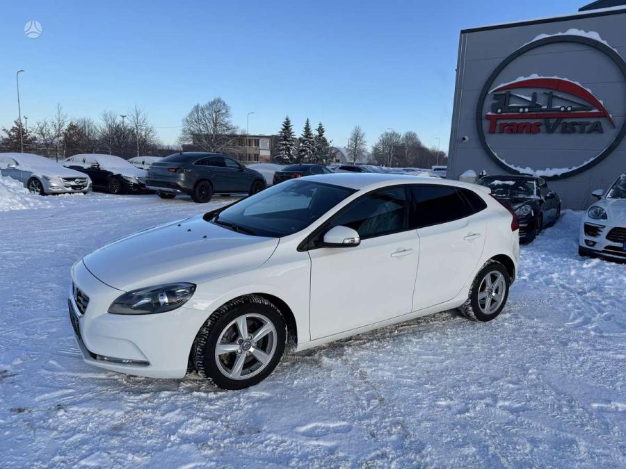 Balts Volvo V40 2015 Telšiai, ar dzinēja tilpumu 1.98 L un nobraukumu 267 tūkst. km par 5999 €, foto 3 vietnē AUTOMOTO.COM.LV
