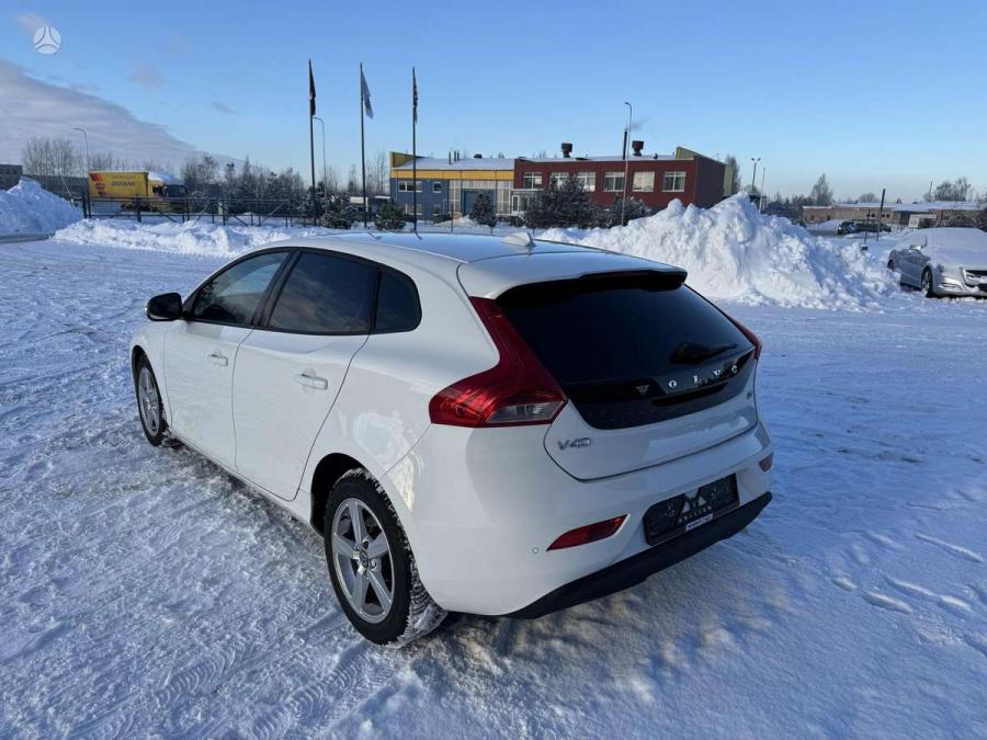 Balts Volvo V40 2015 Telšiai, ar dzinēja tilpumu 1.98 L un nobraukumu 267 tūkst. km par 5999 €, foto 5 vietnē AUTOMOTO.COM.LV