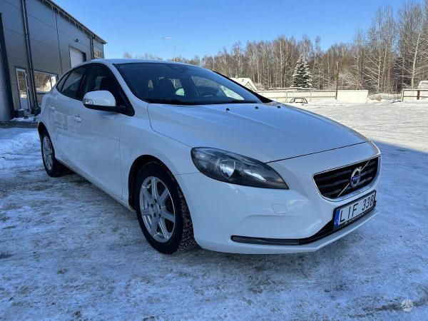 Balts Volvo V40 2015 Kauņa, ar dzinēja tilpumu 1.98 L un nobraukumu 310 tūkst. km par 6000 €, foto 3 vietnē AUTOMOTO.COM.LV