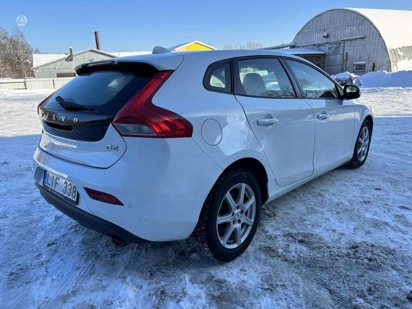 Balts Volvo V40 2015 Kauņa, ar dzinēja tilpumu 1.98 L un nobraukumu 310 tūkst. km par 6000 €, foto 5 vietnē AUTOMOTO.COM.LV